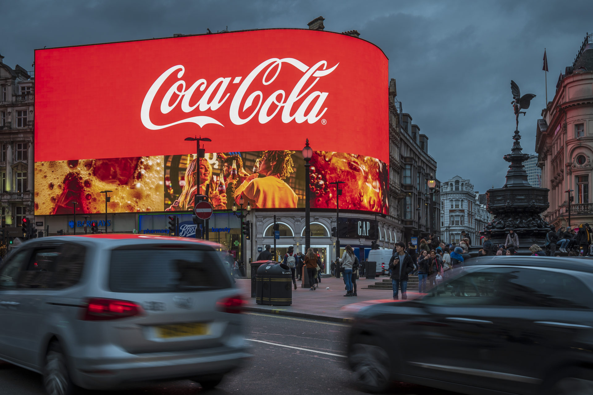 Piccadilly Lights: History, Case Studies & Costs